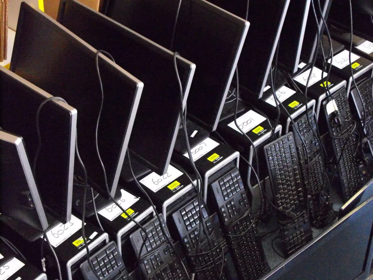 Shipping PCs & Monitors | Laptop Courier | PACK & SEND